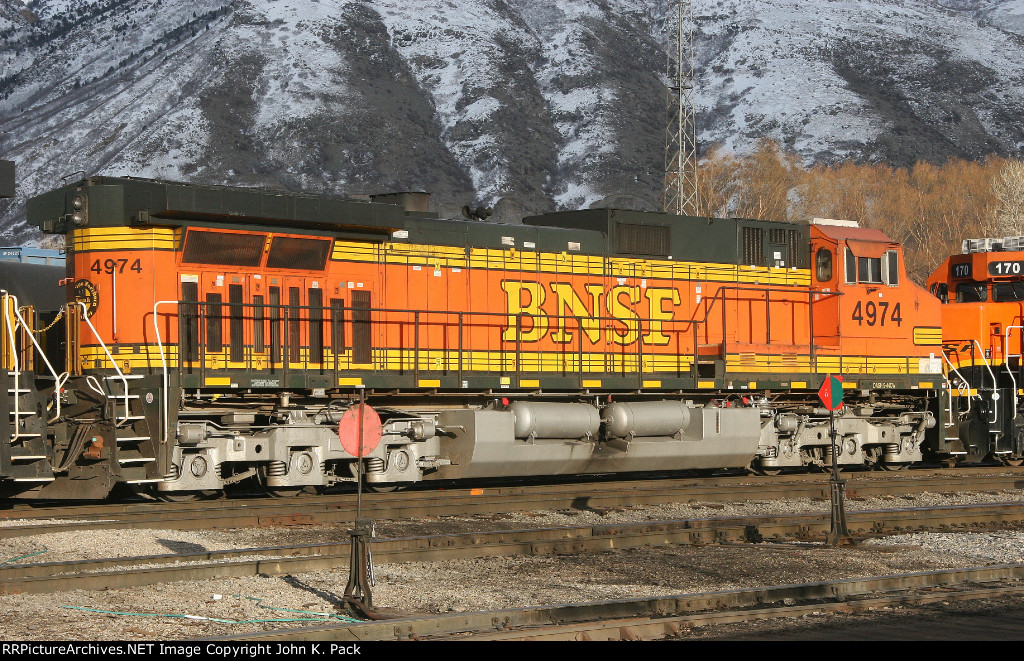 BNSF 4974